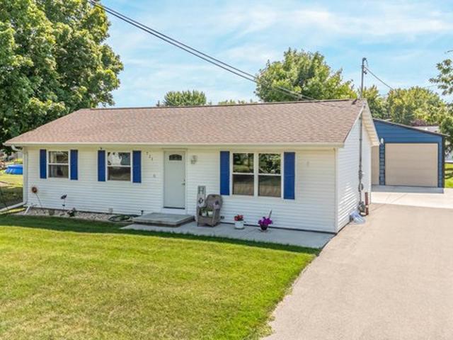 731 Pine St, Winneconne, WI 54986