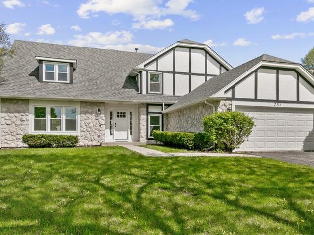 731 Roaring Brook Ln, Algonquin, IL 60102
