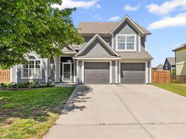 731 River Dr, Kansas City, KS 66111