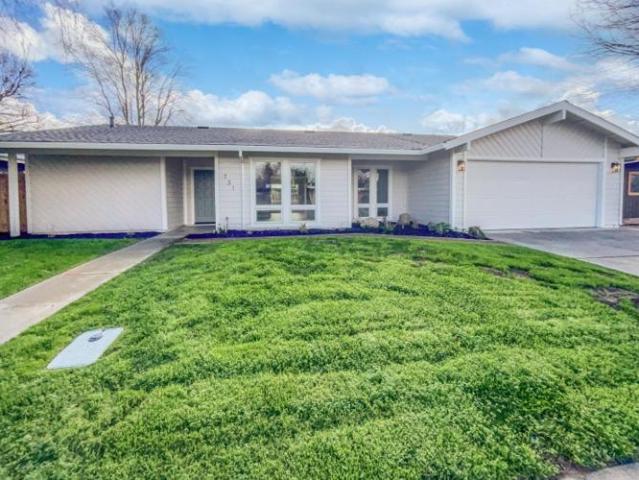 731 W El Dorado Dr, Woodland, CA 95695