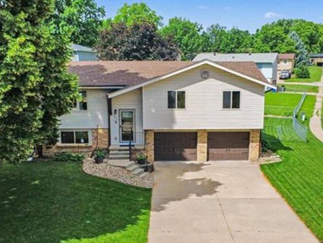 7326 Harvest Hills Dr, La Vista, NE 68128