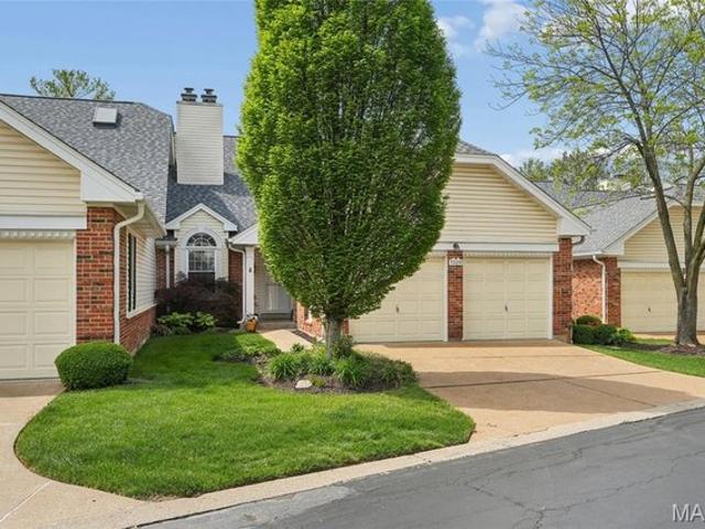 7326 Westover Colonial Ln, Shrewsbury, MO 63119
