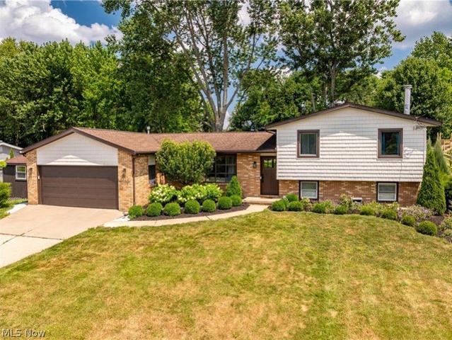 7328 Lake O Springs Ave NW, North Canton, OH 44720