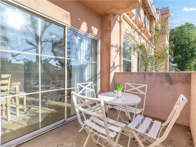 7320 Balboa Boulevard 102