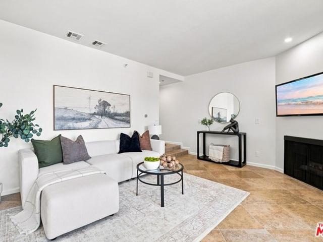 7320 Hawthorn Ave Apt 425, Los Angeles, CA 90046