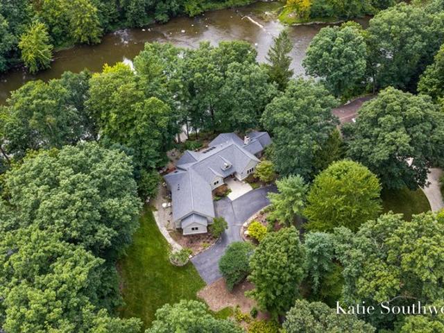7320 Valhalla Dr SE, Alto, MI 49302