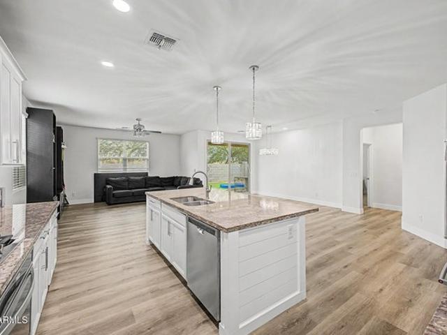 7321 N 123rd Dr, Glendale, AZ 85307