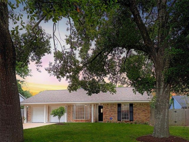 7323 Tall Pines Dr, Houston, TX 77088
