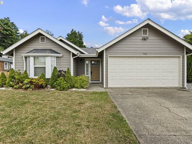 732 3rd St, Brookings, OR 97415