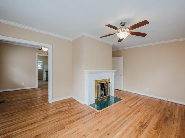 732 Center Place Sw