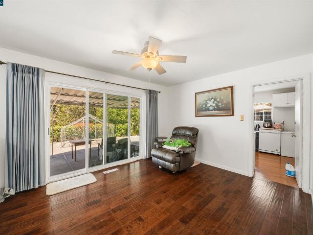 732 Moraga Rd