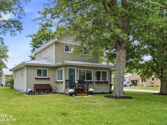 732 N 9th St, Saint Clair, MI 48079