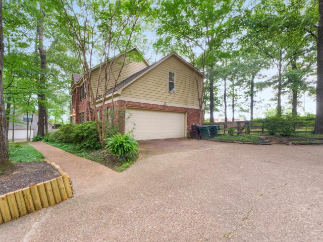 732 n tree dr