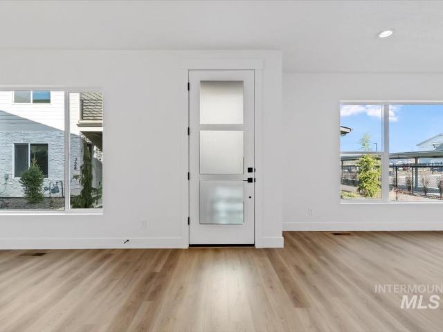 732 S Calhoun Ln