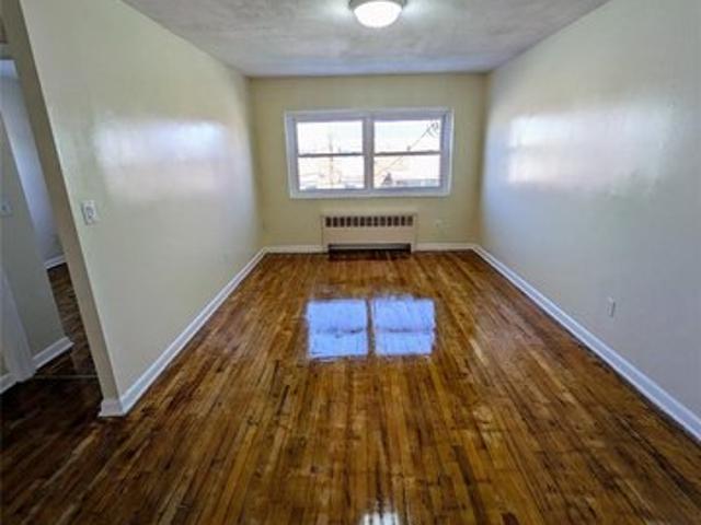 732 Saint Ouen St, Bronx, NY 10470