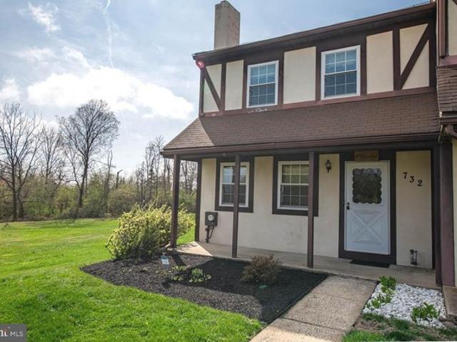 732 Sandra Ln, Norristown, PA 19403