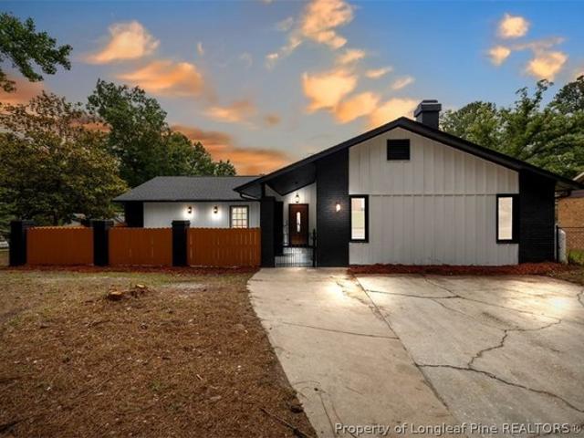 732 Sarazen Dr, Fayetteville, NC 28303