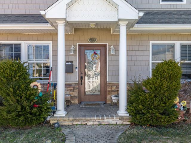 732 Sunrise Avenue