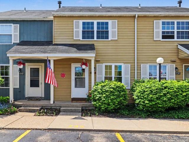 732 Pinckney Ct NW, Comstock Park, MI 49321