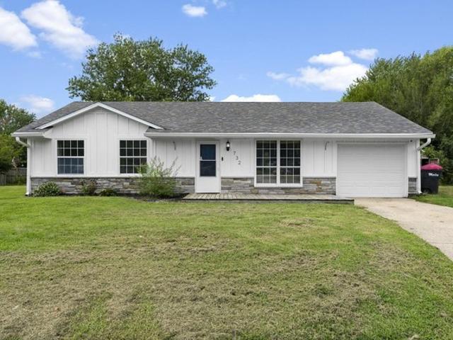 732 Quabache Ct, Dayton, IN 47941