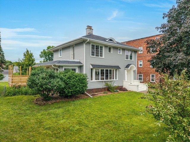 732 River Dr, Bettendorf, IA 52722
