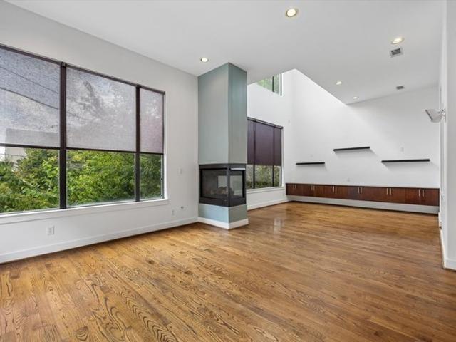 732 Ruthven St, Houston, TX 77019