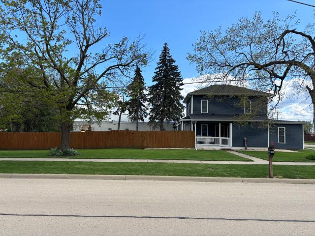 732 W 2ND Street