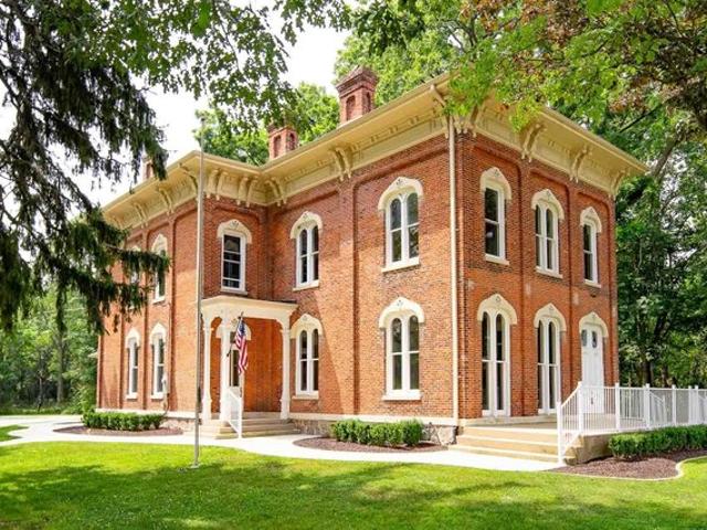 732 W Michigan St, New Carlisle, IN 46552