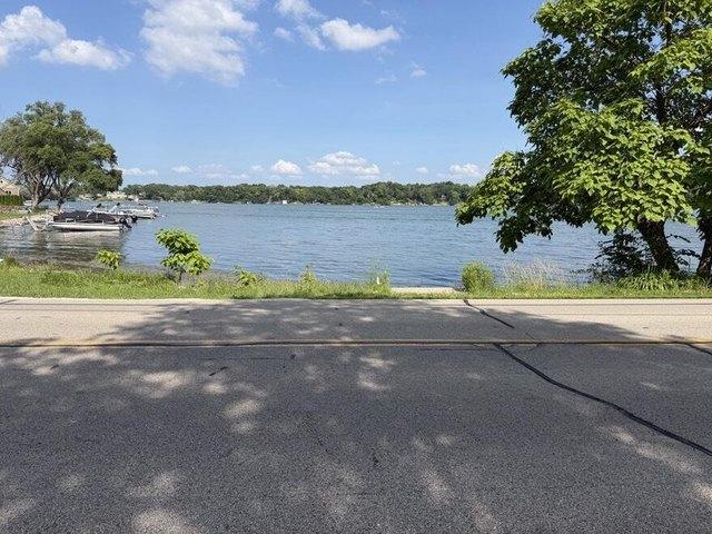 7334 N Tichigan Rd, Waterford, WI 53185