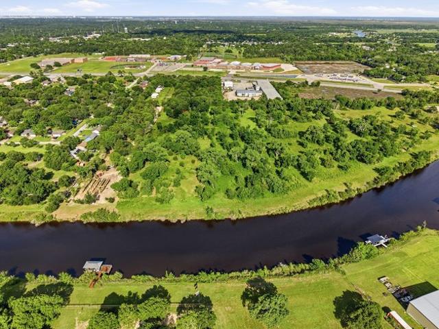 7334 Custer St, Hitchcock, TX 77563