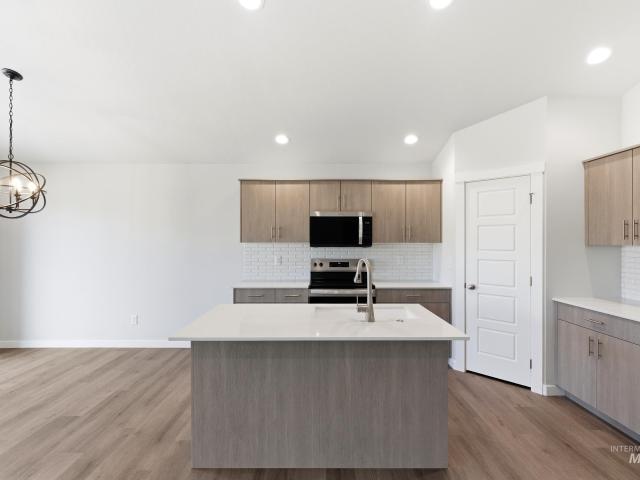 7337 W Newtown Dr