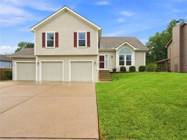 7338 N Booth Ave, Kansas City, MO 64158