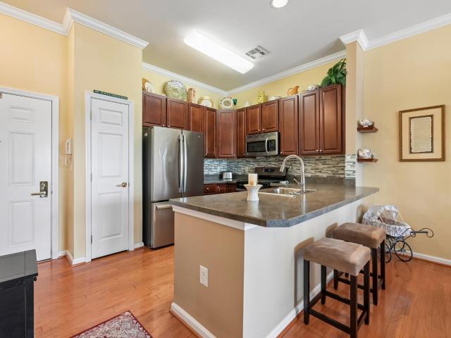 7330 Maple Avenue # 135