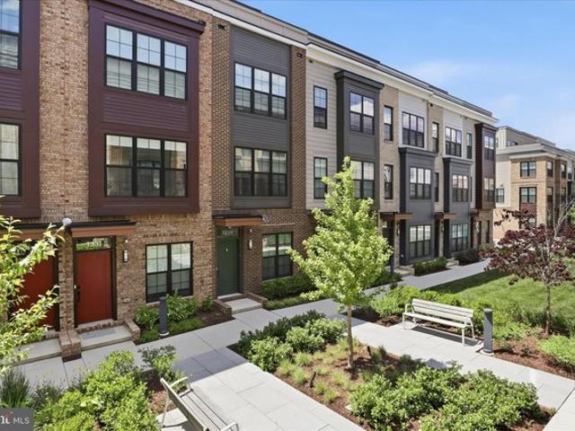 7331 Blade Dr, Falls Church, VA 22042