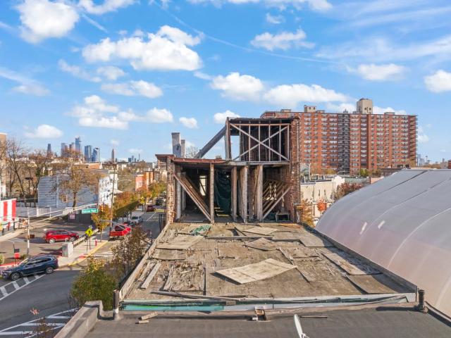 733 7 Th St