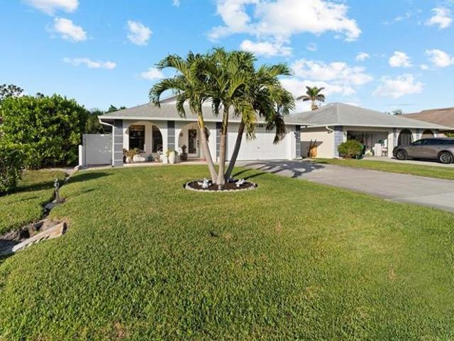733 93rd Ave N, Naples, FL 34108