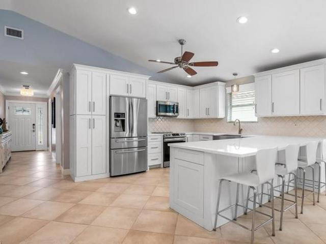 733 95th Ave N, Naples, FL 34108