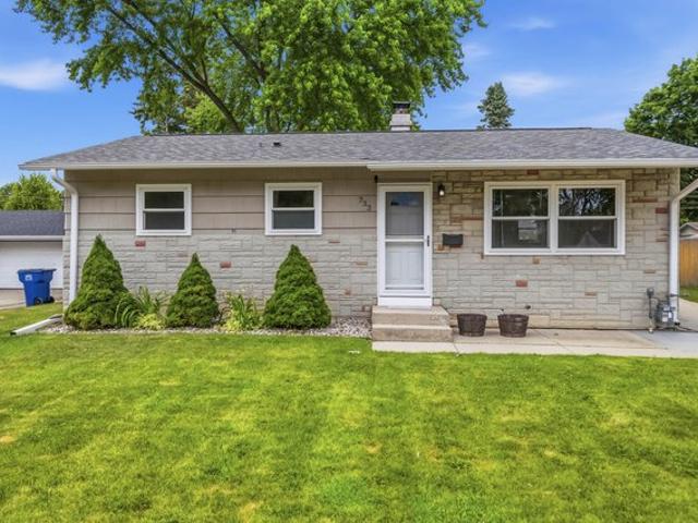 733 9th St, Grafton, WI 53024