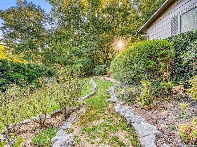733 Cavern Rd