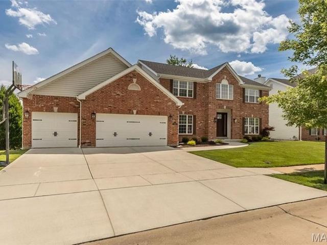 733 Castle Ridge Dr, Ballwin, MO 63021