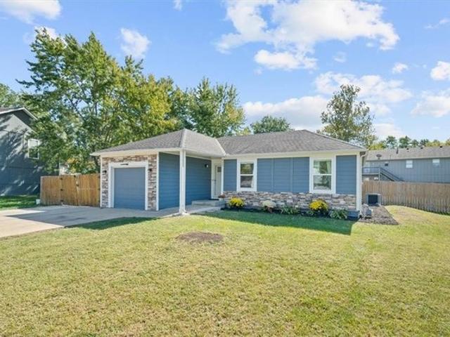 733 Mc Caffree Cir, Gardner, KS 66030