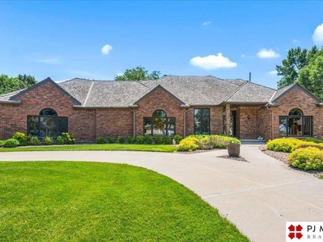 733 N 157th Cir, Omaha, NE 68118