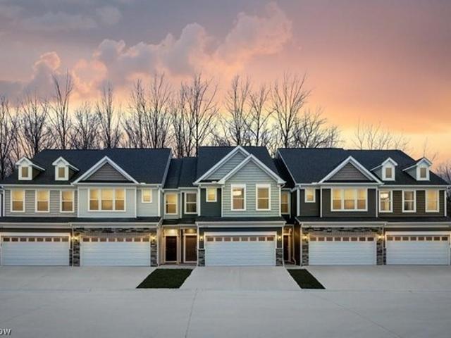 733 N Greenway Dr, Westlake, OH 44145