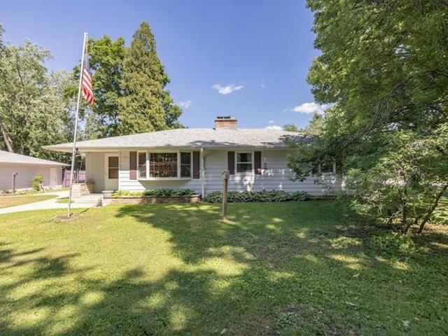 733 N Lapham St, Oconomowoc, WI 53066