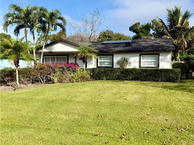 733 Pine Cone Ln, Naples, FL 34104 | MLS #226007 | Compass