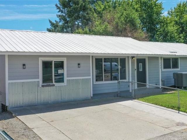 733 Ridge Pl, Omak, WA 98841