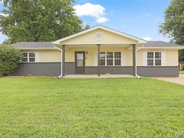 733 W Airwood Dr, East Alton, IL 62024