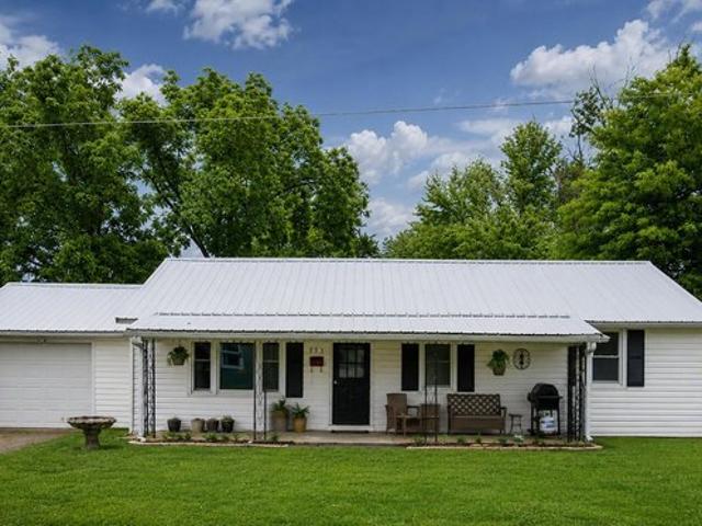 733 W North St, Mountain Grove, MO 65711