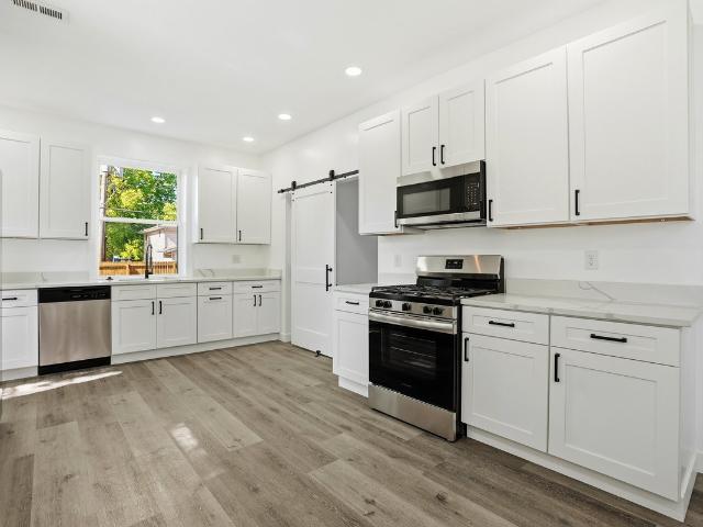 733 W Prairie Street