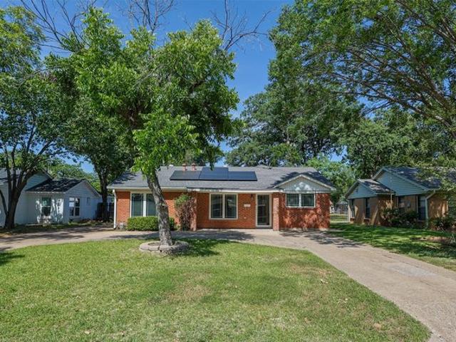 733 Thersa Dr, River Oaks, TX 76114